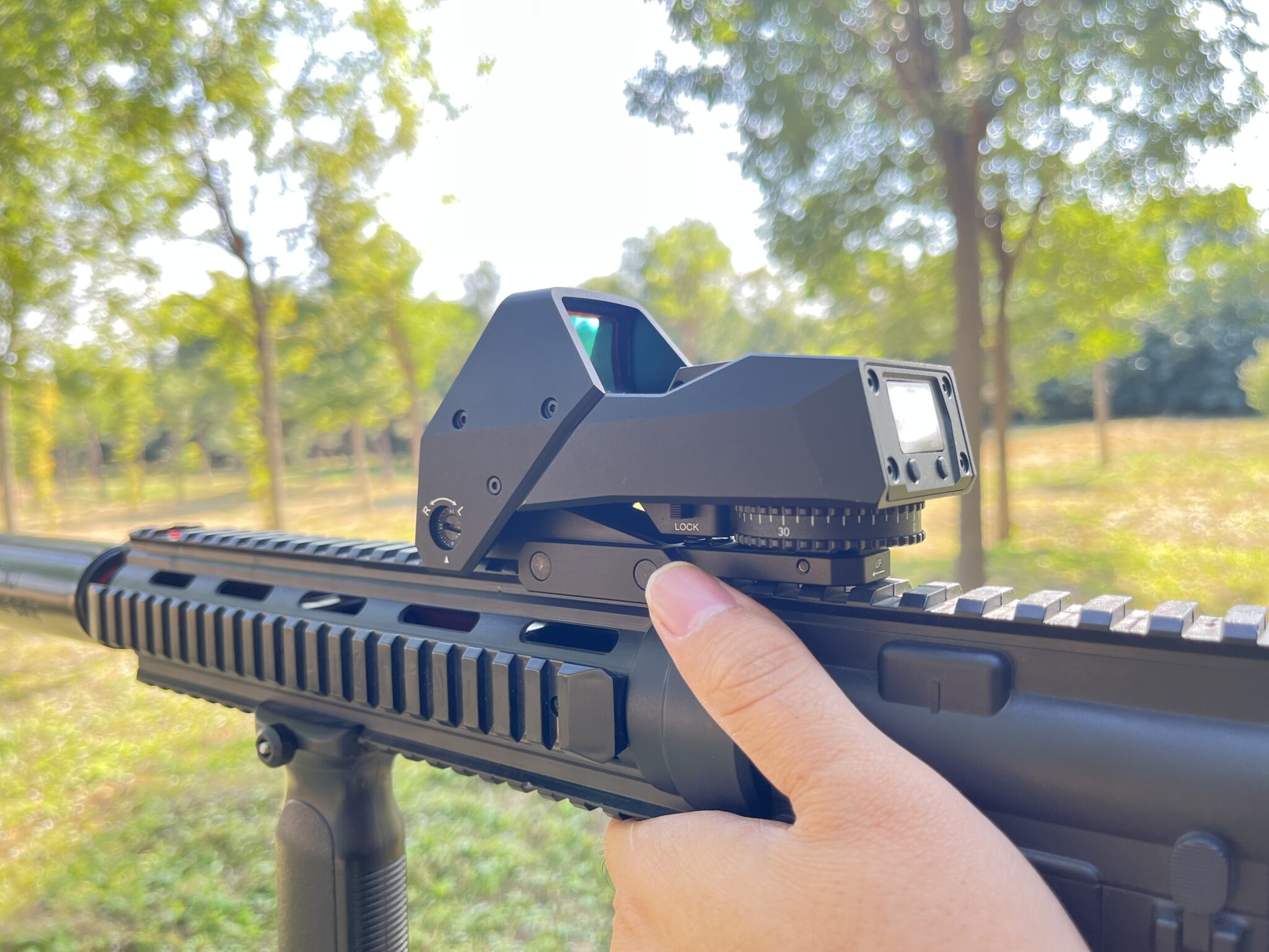 Smart Red Dot Sight 900-Yard | Henrich Technology Co.,Ltd